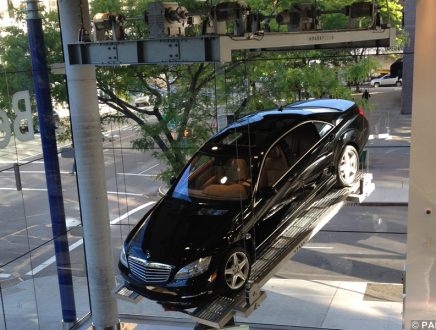 Car Lift Display Platforms | Custom Vehicle Display Units & Structures